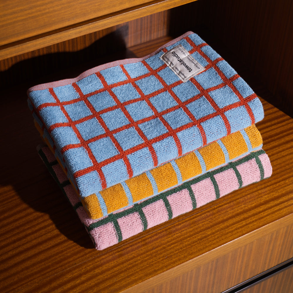 towel.studio | Made in Berlin: knitted beach, bath towels and more.