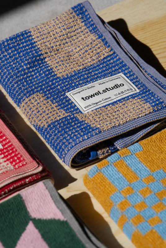 towel.studio | Made in Berlin: knitted beach, bath towels and more.