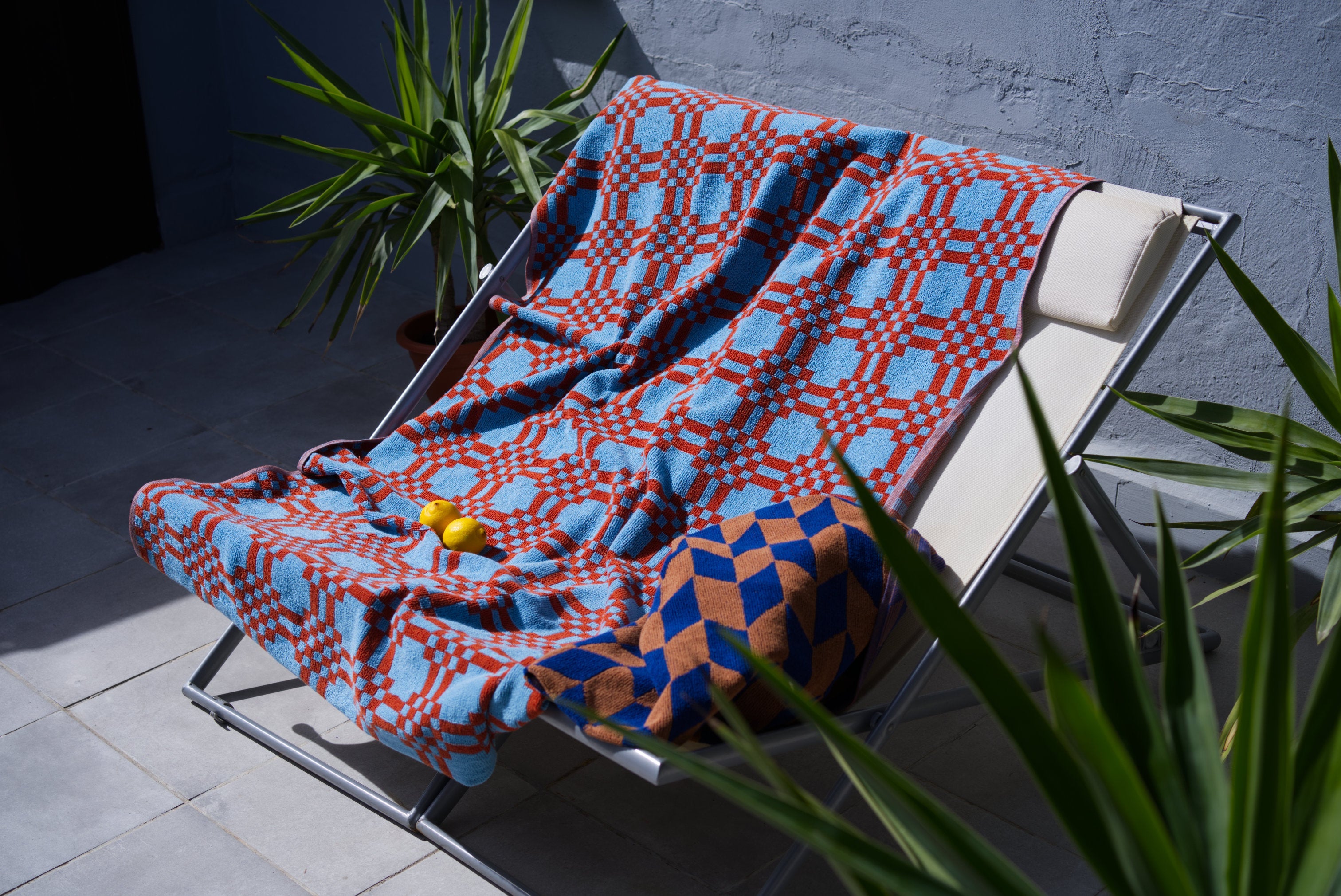 towel.studio | Made in Berlin: knitted beach, bath towels and more.